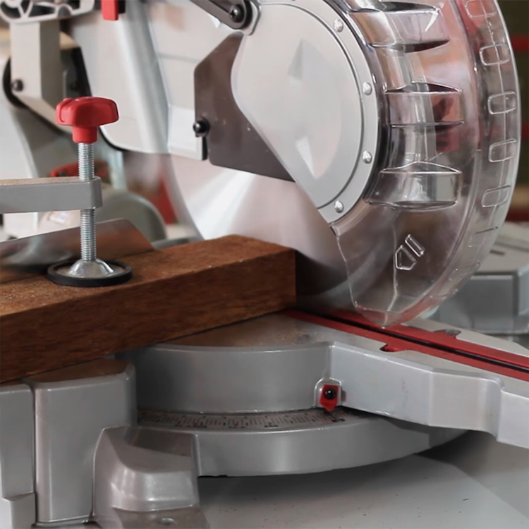 Sierra de Inglete Skil 3311 1.800W